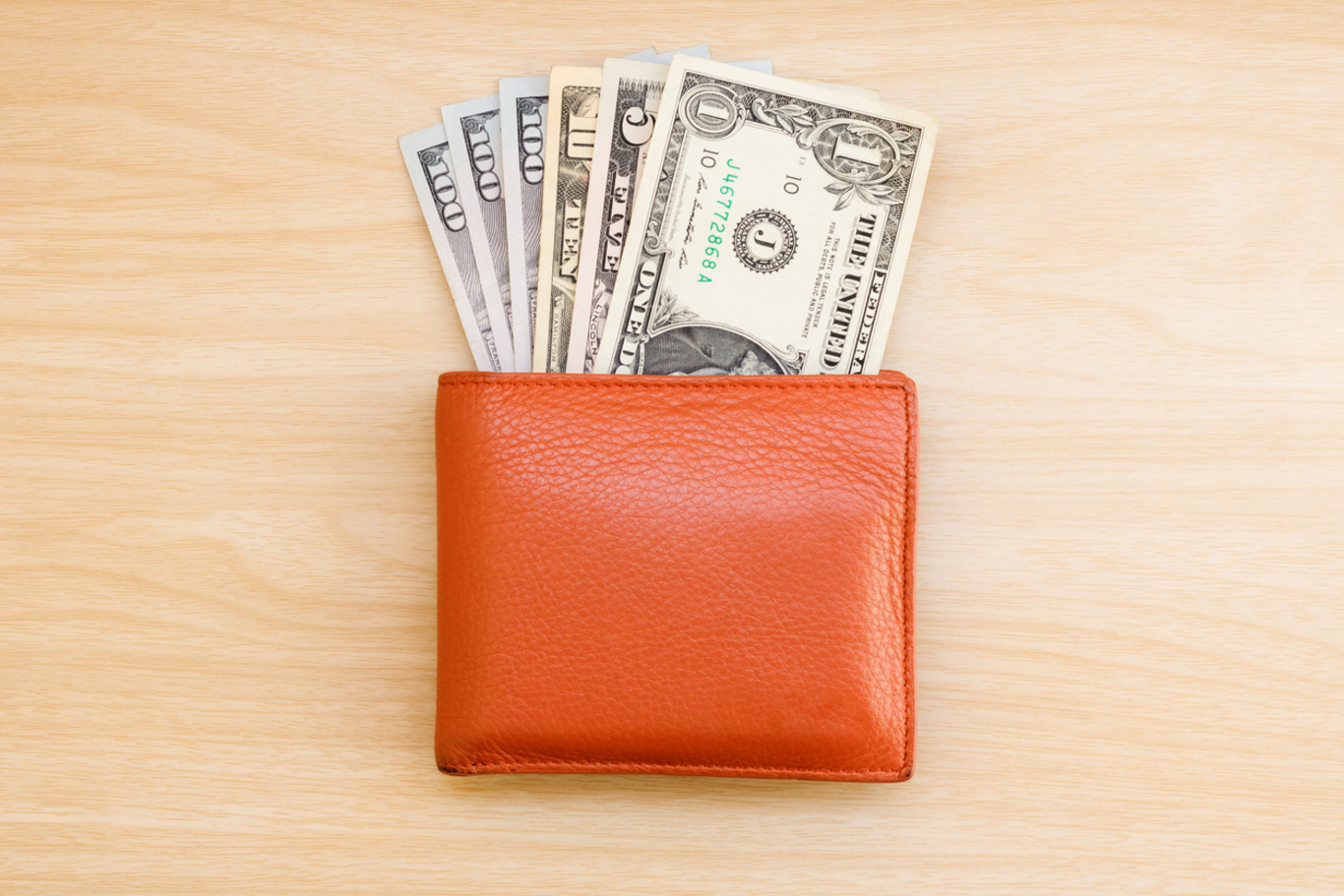 Turuncu bir cüzdan kullanmanın berekete sebep olacağını inancını duymuş ...