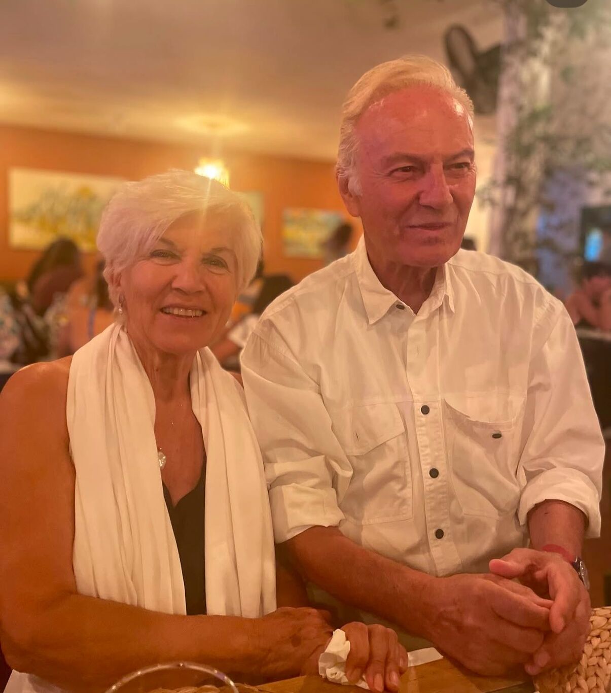 Ediz Hun ile Berna Hun, 52'nci evlilik yıl dönümlerini kutladı ...