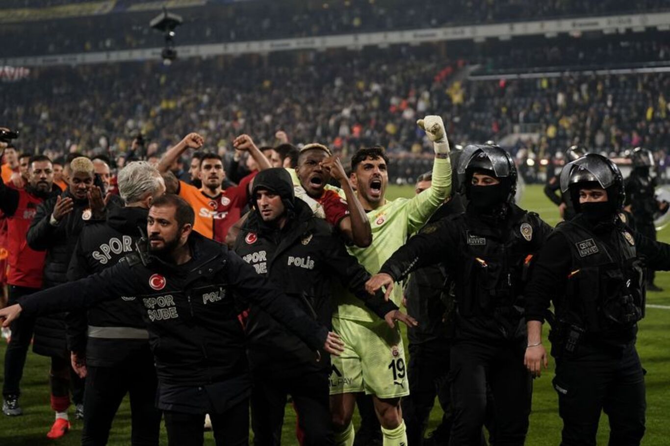 Okan Buruk transfer ateşini yaktı: Berke Özer'i çok beğeniyorum ...