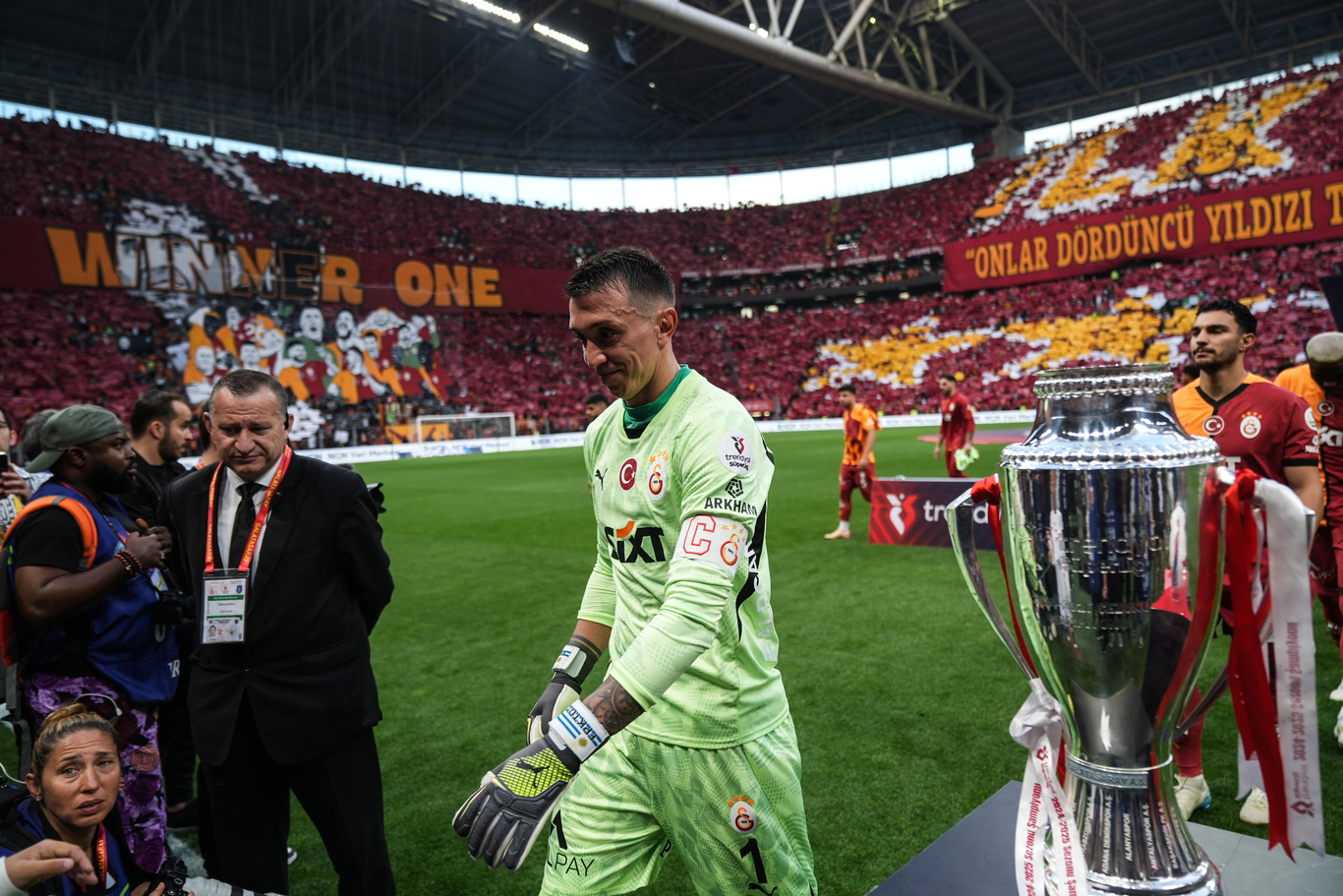 Muslera'nın yeni takımını menajeri açıkladı! - Futbol Haberleri