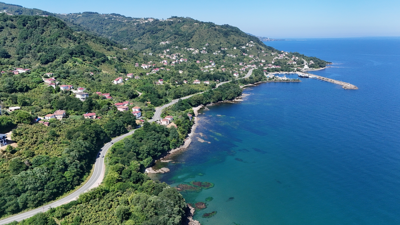 Perşembe ile Fatsa arasındaki sahil yolu, manzarasıyla sürücülere ...