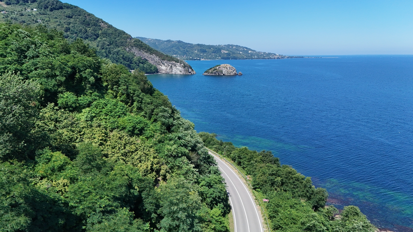 Perşembe ile Fatsa arasındaki sahil yolu, manzarasıyla sürücülere ...