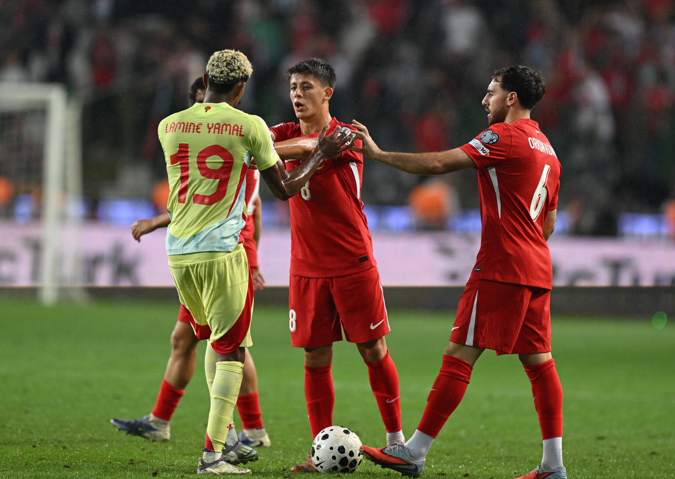 İspanya - Türkiye MAÇI YAZAR YORUMLARI - Futbol Haberleri