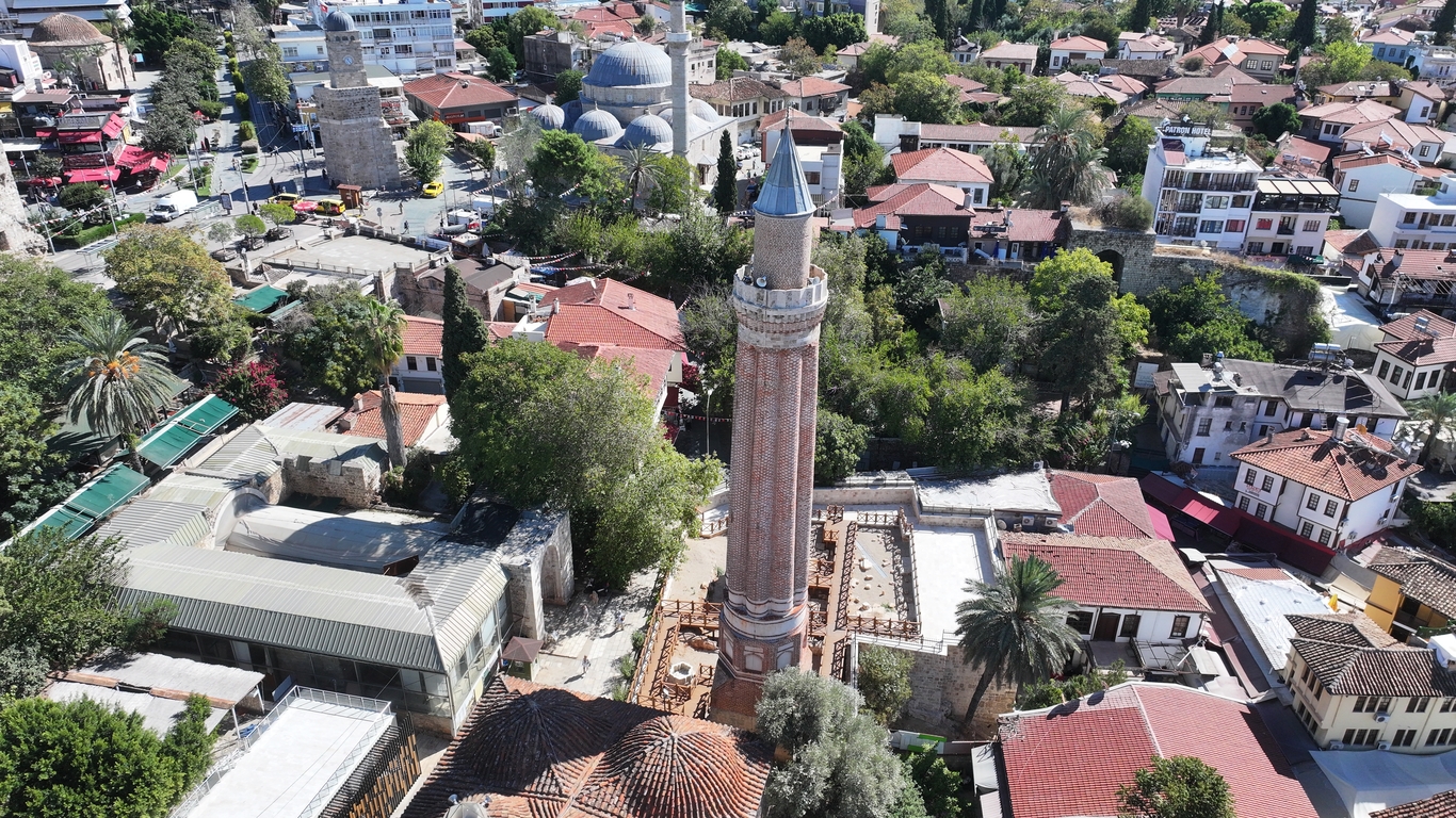 Yivli Minare çevresindeki çıkarılan mezarlardan 3'ü koruma altına alındı