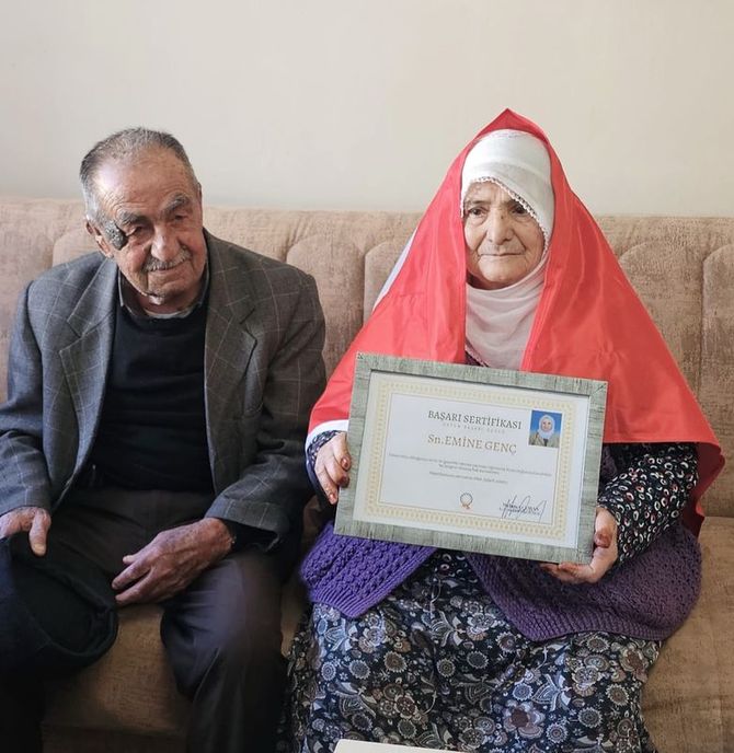 88 yaşında okuma yazma öğrendi