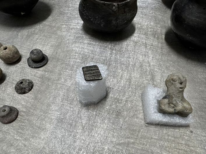 Elazığ'da 7 bin 500 yıllık taş mühür gün yüzüne çıkarıldı