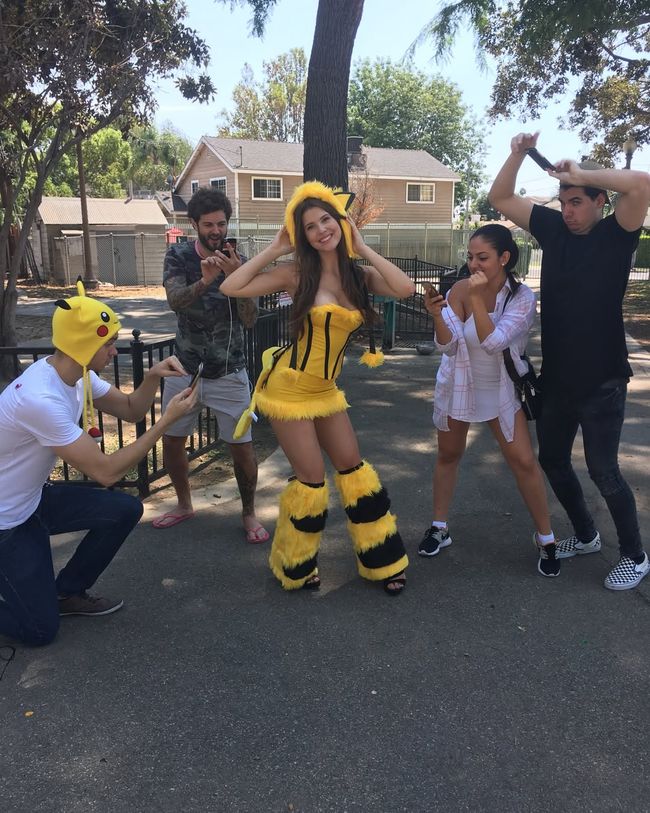 Amanda Cerny'nin Türk bayraklı pozu dikkat çekti - Magazin haberleri