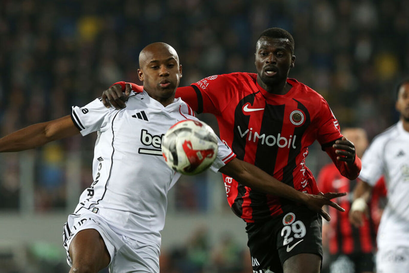 Spor yazarları Gençlerbirliği-Beşiktaş maçını kaleme aldı ...