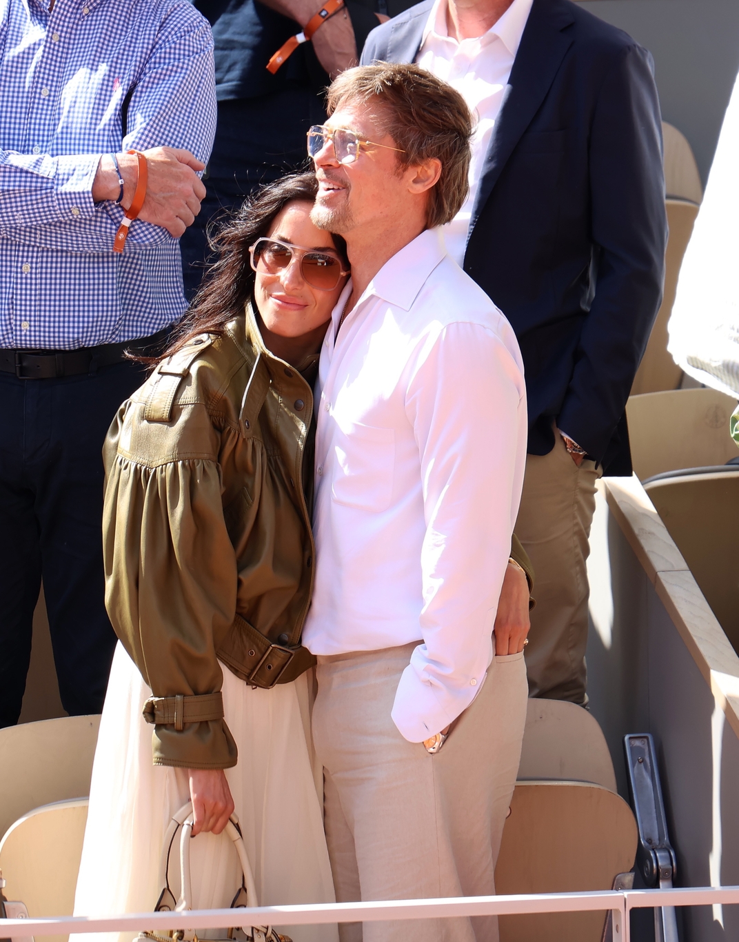 Brad Pitt ve kız arkadaşı Ines de Ramon'un romantik anları