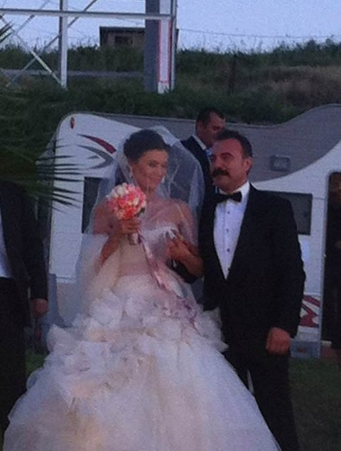 Melek Angun ile evlenen Oktay Kaynarca'nın nikâhı Twitter'a böyle ...