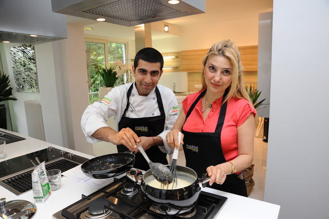 Murat - Arzu Özal çifti mutlu aile tablolarıyla herkese örnek oluyorlar ...