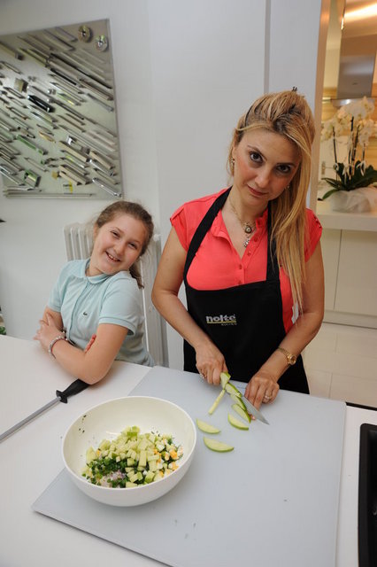 Murat - Arzu Özal çifti mutlu aile tablolarıyla herkese örnek oluyorlar ...