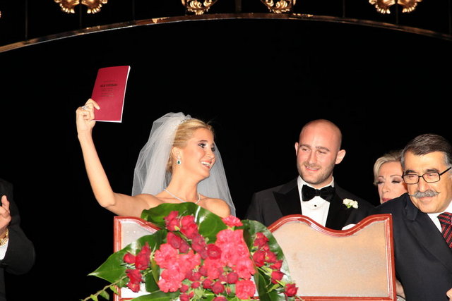 Nuri Develi ve Tuğba Savaş, yaklaşık 600 davetlinin katılımıyla Çırağan ...