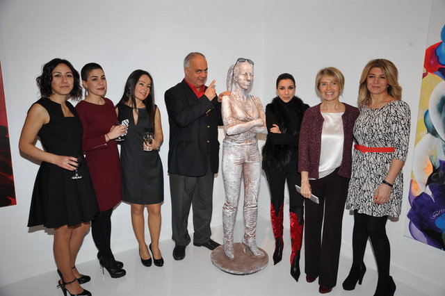 EKAVART'ın sahibi İnci Aksoy, bu kez 16 sanatçıyı bir araya getirdi ...