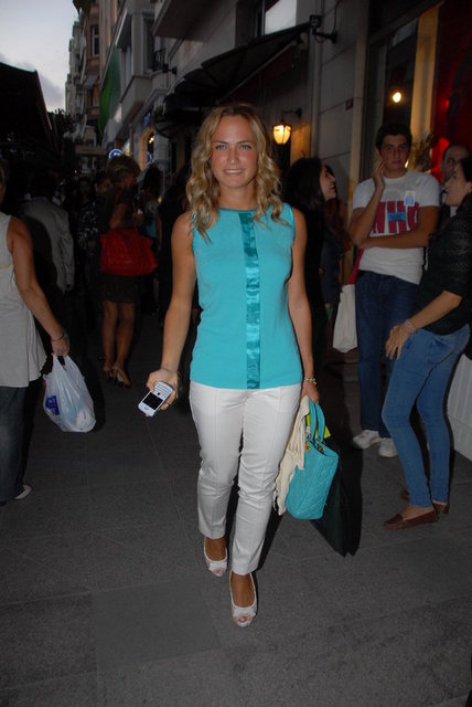 Sosyetenin gözde isimlerinden Azade Balkaner, başarılı hayatı kadar ...