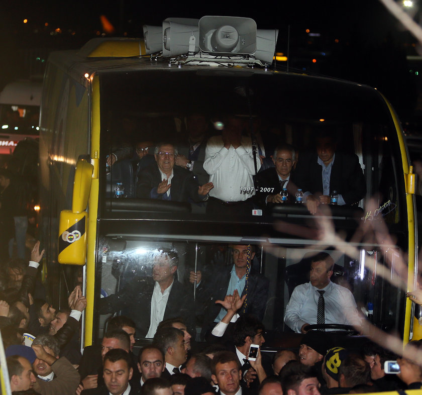 Aziz Yıldırım İstanbul'a geldi Sabiha Gökçen Havalimanı - Fenerbahçe ...