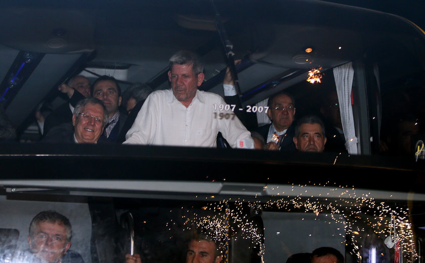 Aziz Yıldırım İstanbul'a geldi Sabiha Gökçen Havalimanı - Fenerbahçe ...