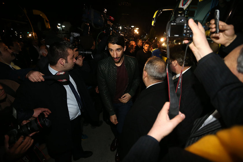 Aziz Yıldırım İstanbul'a geldi Sabiha Gökçen Havalimanı - Fenerbahçe ...