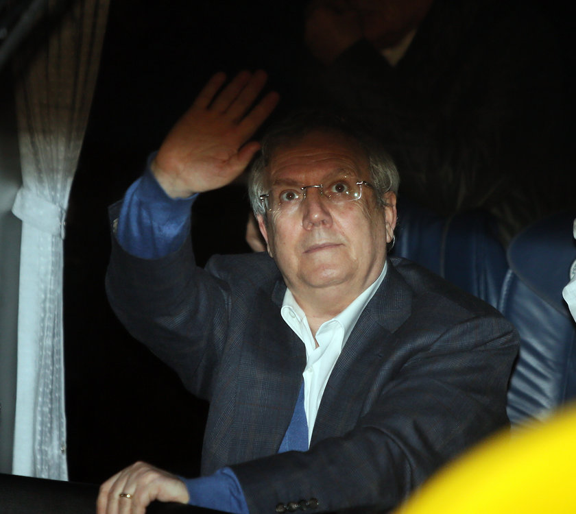 Aziz Yıldırım İstanbul'a geldi Sabiha Gökçen Havalimanı - Fenerbahçe ...