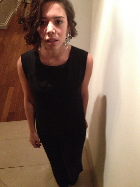 Cemiyet hayatının genç temsilcilerinden Alara Kap, güzelliği ve giyim ...