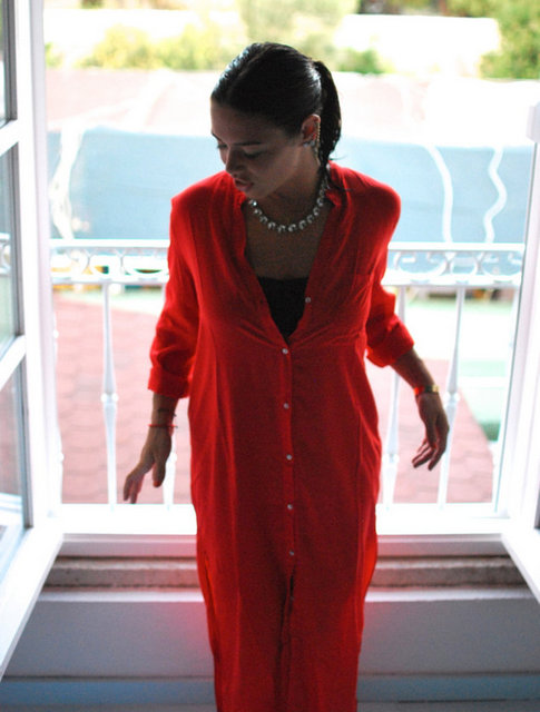 Cemiyet hayatının genç temsilcilerinden Alara Kap, güzelliği ve giyim ...