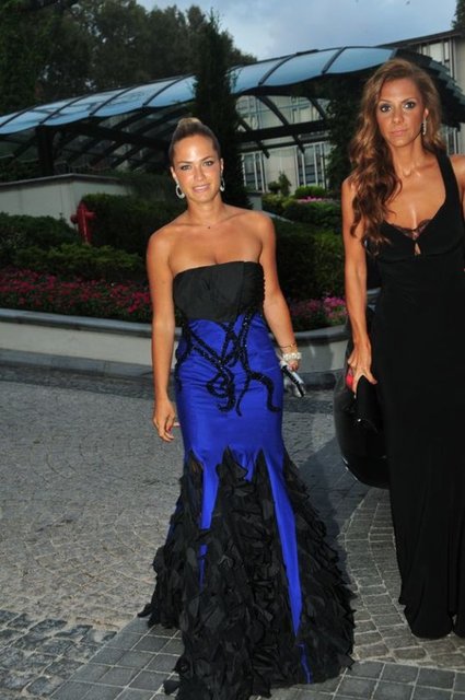 Aşklarını gözden uzak yaşamayı seçen Azade Balkaner ve sevgilisi Uğur ...