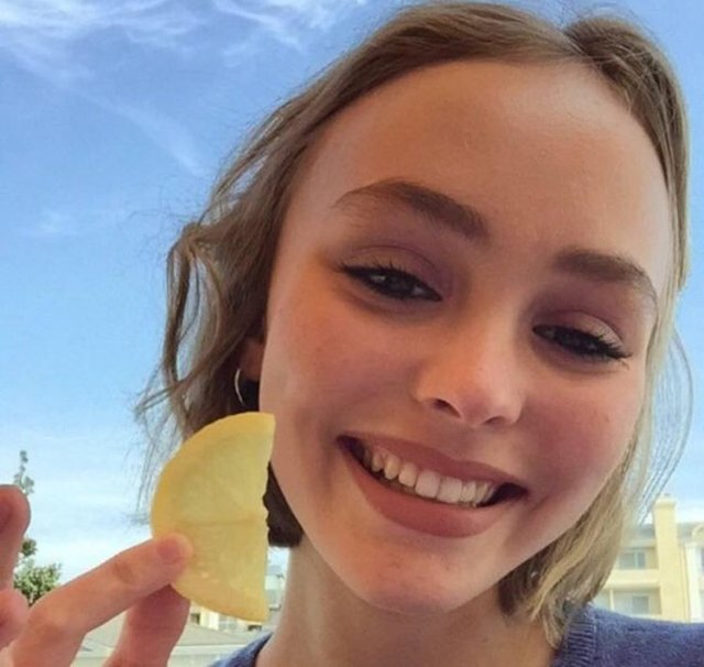 Lily Rose Depp Johnny Depp, Yoga Hosers, Lily Rose Depp bikini, Lily ...