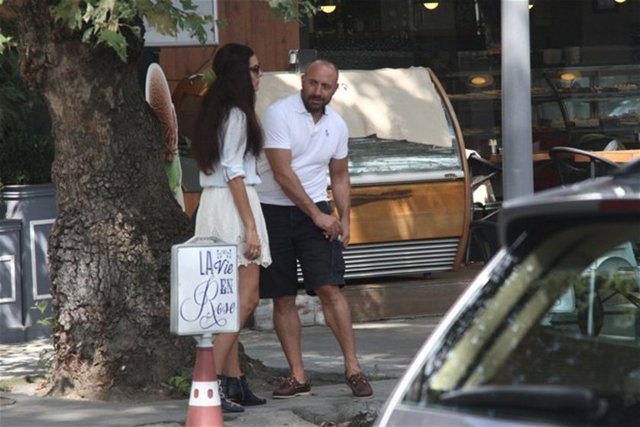 Halit Ergenç oğlu Ali'yle birlikte görüntülendi