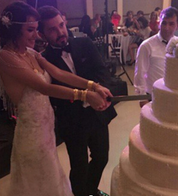 Ünlü oyuncu Seda Bakan, hayatını müzisyen Ali Erel ile birleştirdi - 1 ...