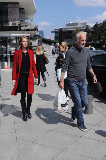 Yasemin Allen babasıyla görüntülendi - 1 - Magazin