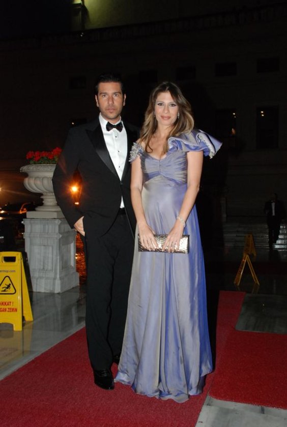 Antebi yeni aşkıyla el ele... - HT Kulüp Galeriları