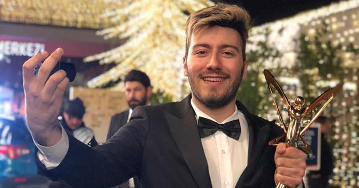 Enes Batur kimdir, kaç yaşında?