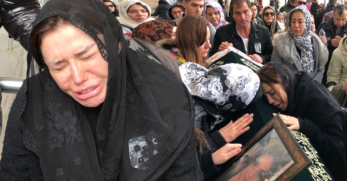 Ceylan'ın yeğeni Nazlıcan Arkan son yolculuğuna uğurlandı... Ceylan'ın ...