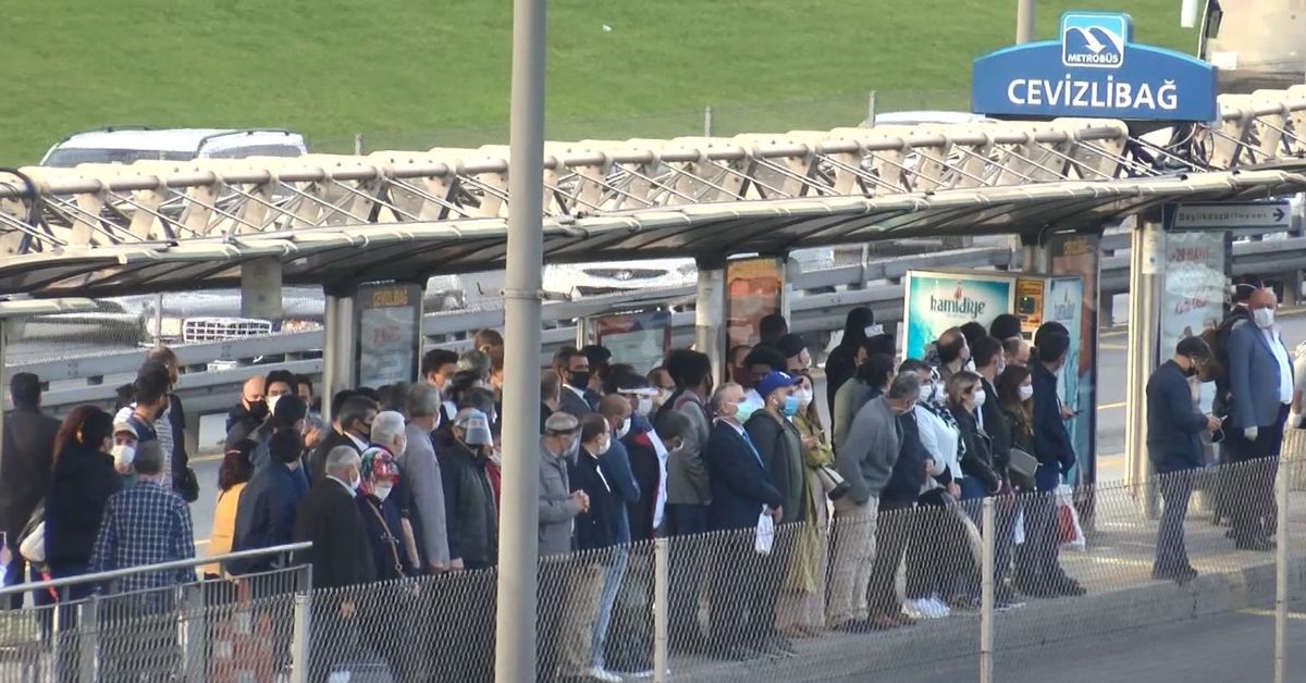 Son dakika haberler... Metrobüs durağında korkutan görüntü! | Son ...