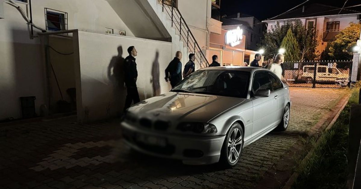 Kocaeli'de otomobil yayalara çarptı: 1 ölü, 1 yaralı