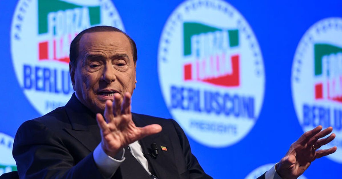 Berlusconi, "Bunga Bunga" partileri nedeniyle yargılandığı bir davada ...