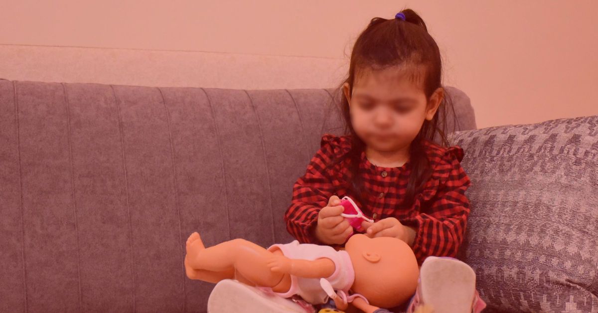SMA'lı Azra'nın babası: 2 kilo daha alırsa tedavi olamayacak, aç ...