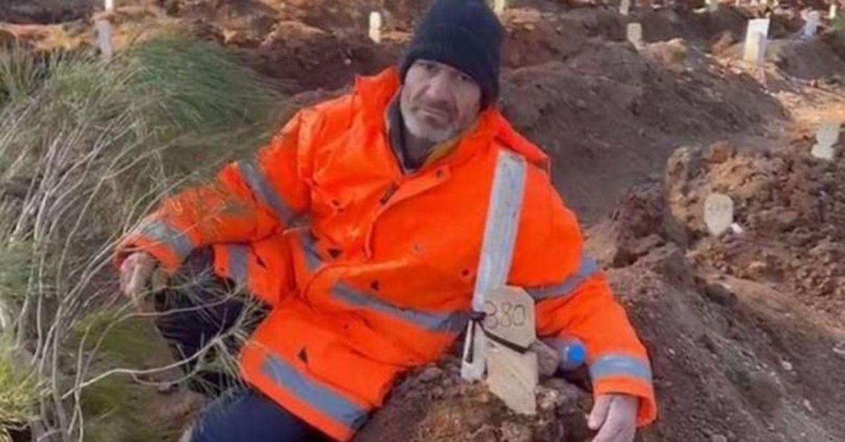 Ebru Yaşar, depremde kızını kaybeden Mesut Hançer'e evini teslim etti ...