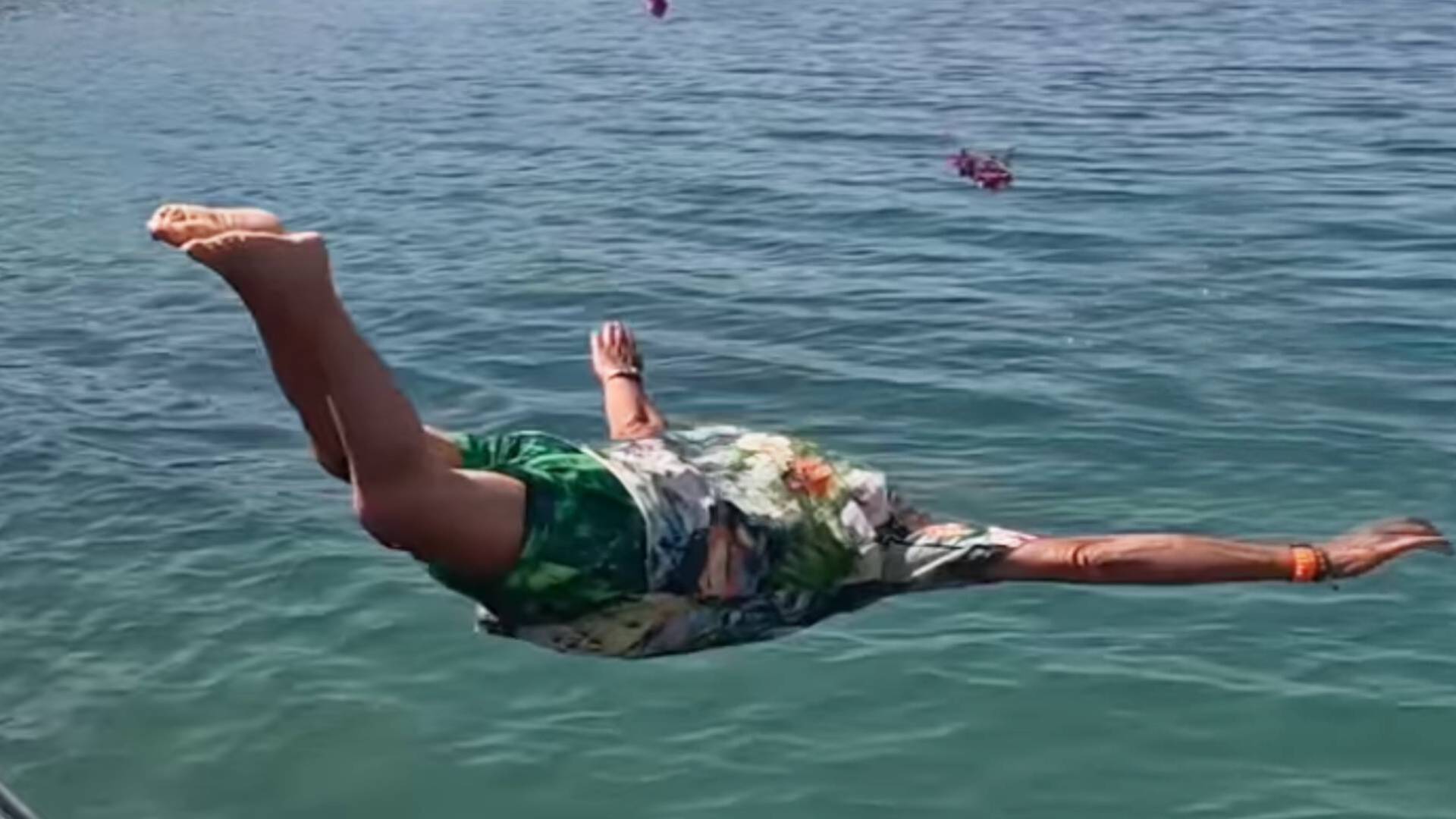 Fedon denize düştü! 5 gün geç atladı - Son dakika magazin haberleri