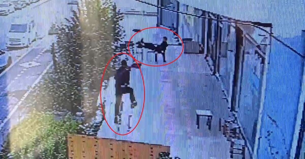 Son dakika haberleri: O anlar kamerada! Diyarbakır'da oto galerici iş ... Son dakika haberleri: O anlar kamerada! Diyarbakır'da oto galerici iş ...