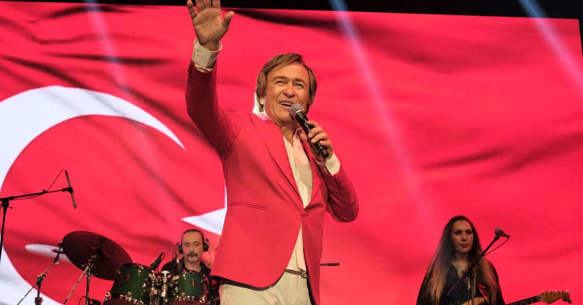 Erol Evgin'den Dubai'de 100'üncü yıl konseri - Magazin haberleri