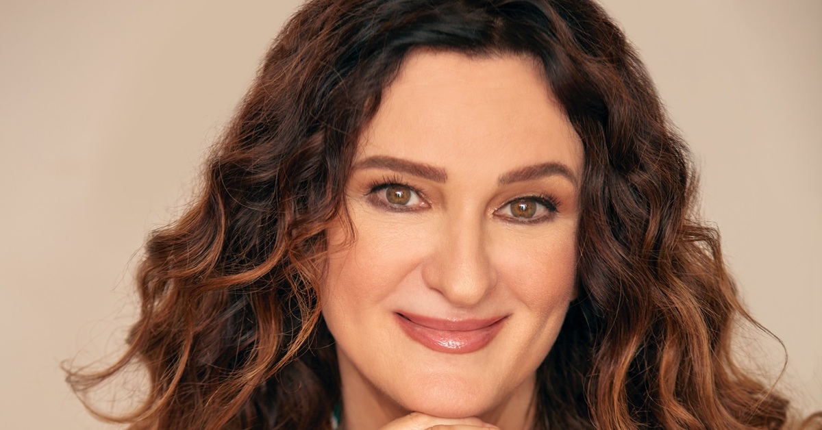 Anjelika Akbar'dan aşk mektubu: 'Melody 432'