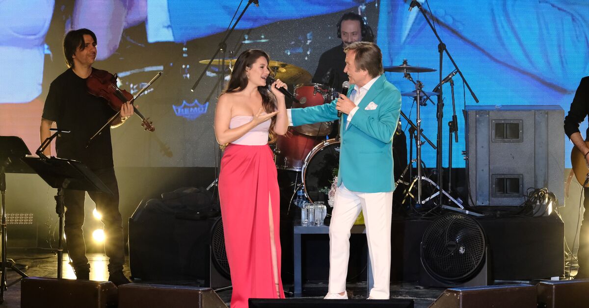 Erol Evgin ve Atiye’den düet