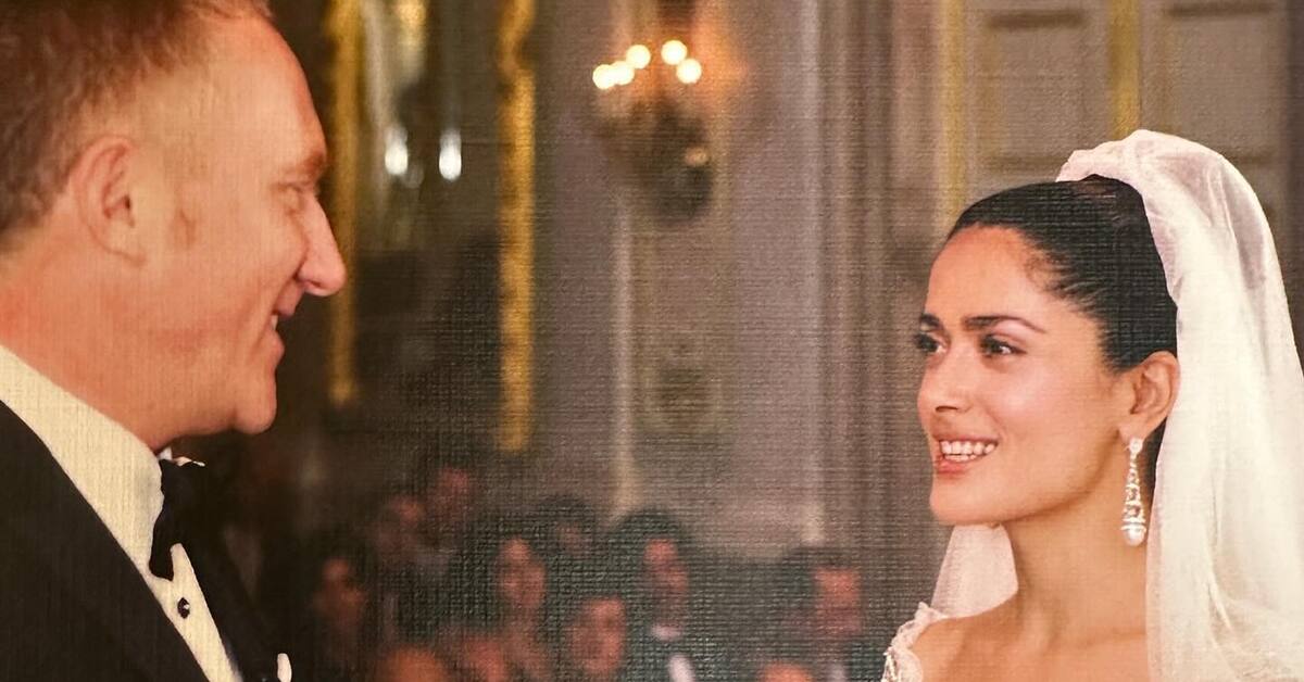 Salma Hayek'ten 15'inci evlilik yıl dönümü kutlaması - Magazin haberleri