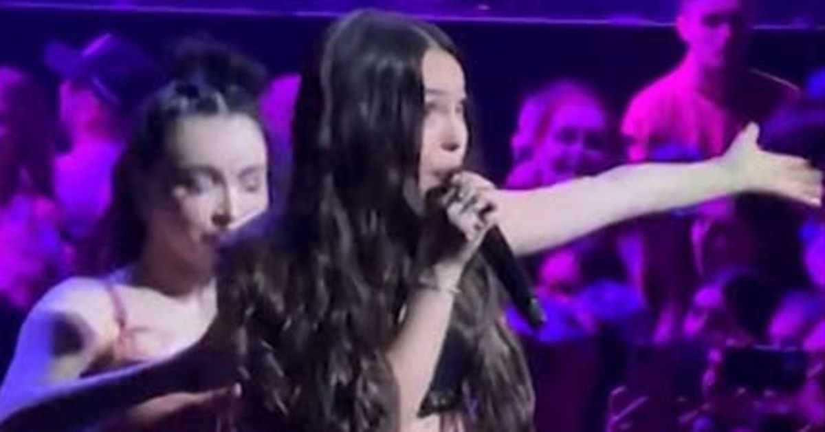 Olivia Rodrigo'nun kıyafeti sahnede açıldı - Magazin haberleri