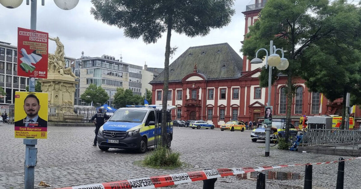 Alman polis bıçaklı saldırı sonucu hayatını kaybetti | Dış Haberler