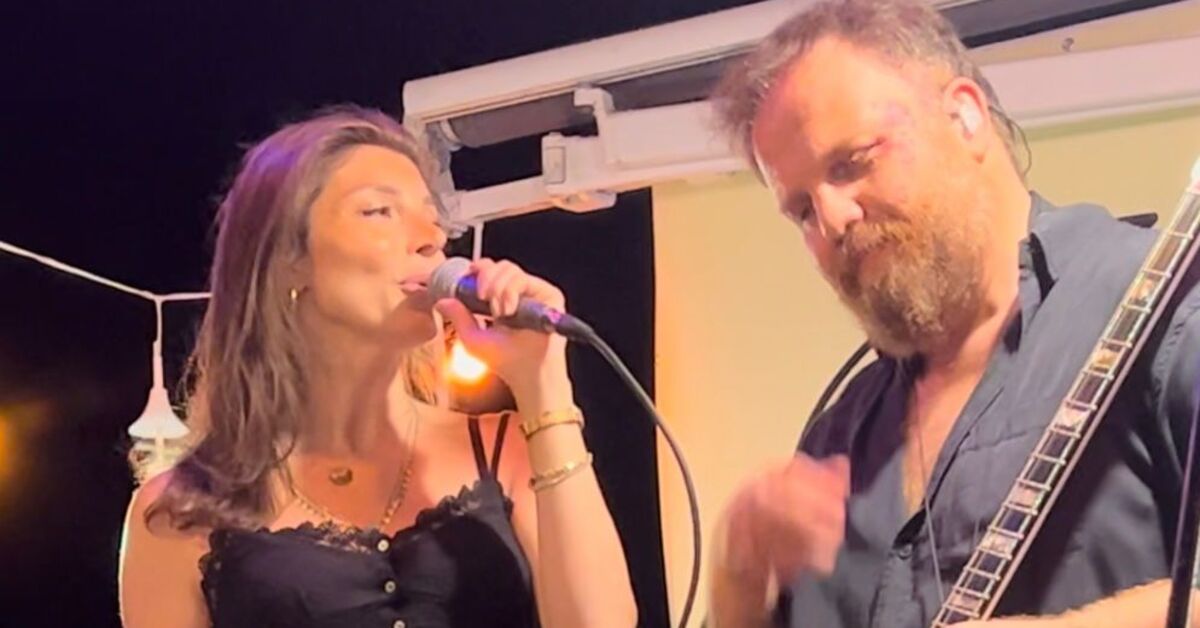 Buzuki Orhan'dan eşiyle düet