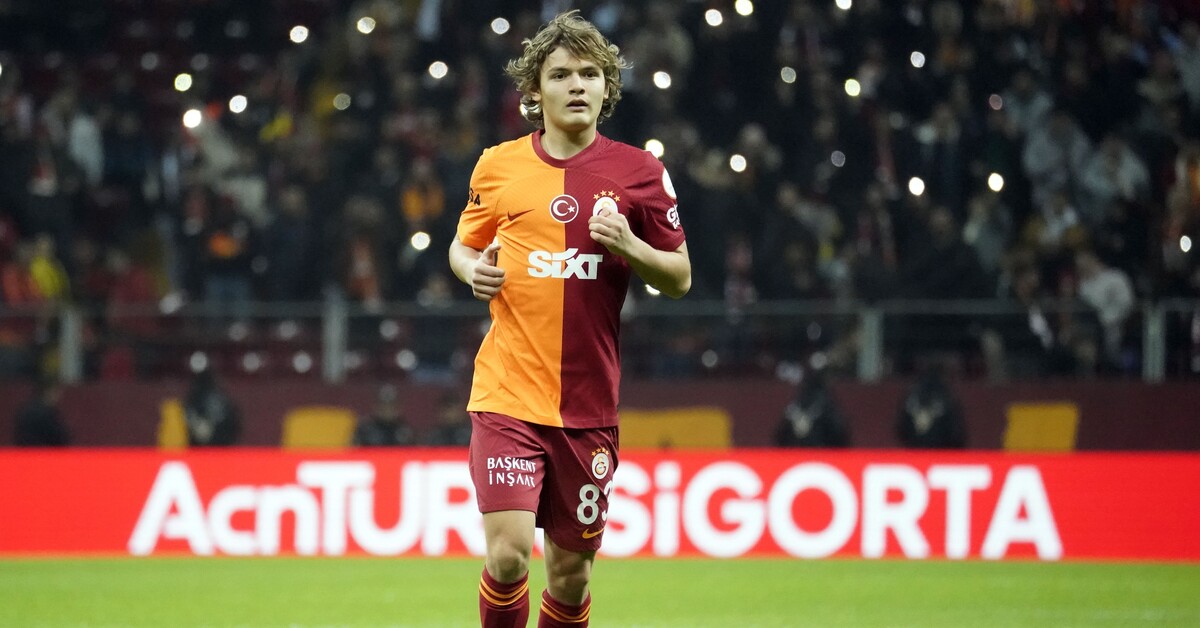 Efe Akman, dört sezonluk imzayı atıyor! - Galatasaray Haberleri