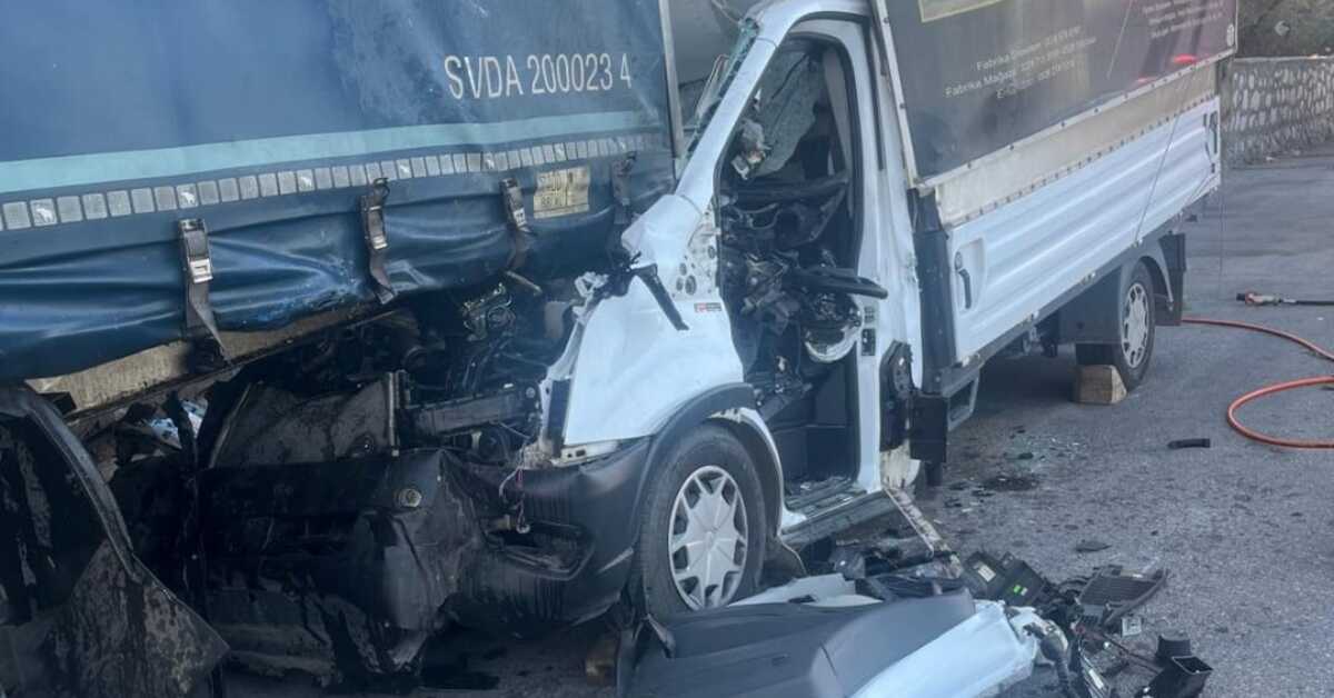 Kamyonet park halindeki TIR'a arkadan çarptı: 3 ölü | Son dakika haberleri