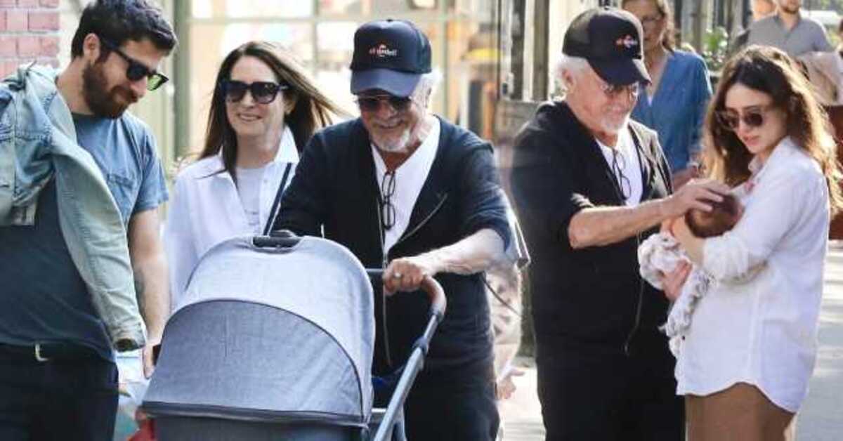 Dustin Hoffman yeni doğan torunuyla New York sokaklarında dolaştı ...